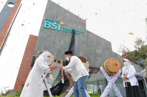 Masjid BSI Simbol Harmonisasi dan Toleransi Antarumat Beragama di ...