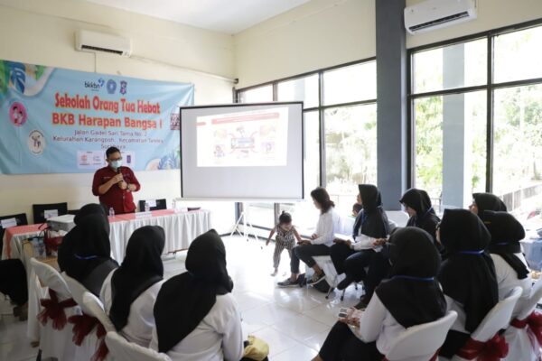Cegah Stunting, Surabaya Dirikan Sekolah Orang Tua Hebat ... Cegah Stunting, Surabaya Dirikan Sekolah Orang Tua Hebat ...
